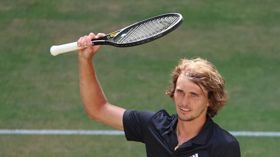 Tennis: Alexander Zverev kämpft in Halle um Finaleinzug | ZEIT ONLINE