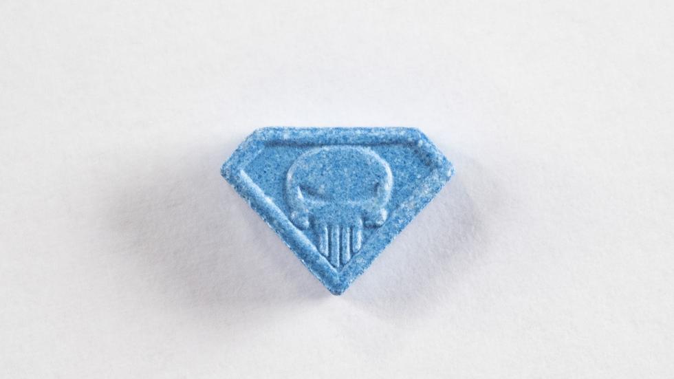 Drogen: Ecstasy-Variante "Blue Punisher" in NRW: Mehr Wirkstoff | ZEIT ...