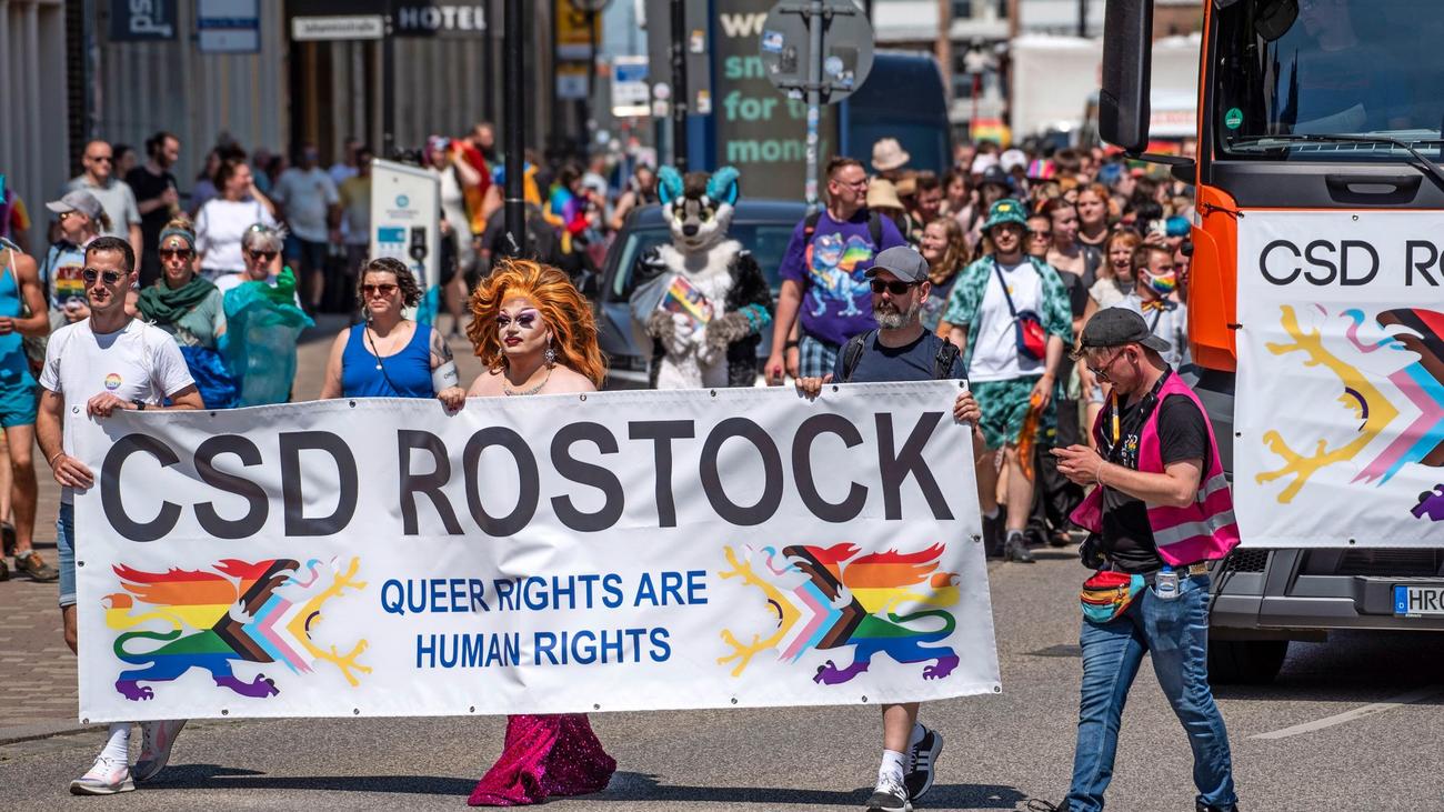 LSBTIQ*-Community: Musik, Tanz und Sonne: Tausende Menschen beim ...