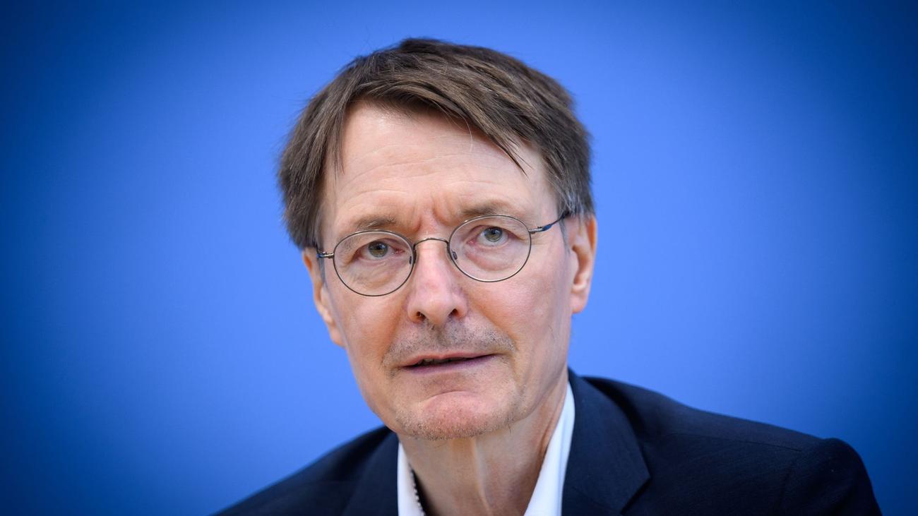 Universität Köln: Uni entlastet Lauterbach von Lebenslauf-Vorwürfen | ZEIT ONLINE