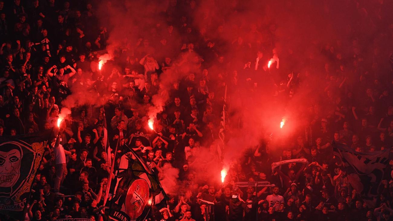 Fan-Ausschreitungen: 290.000 Euro: Hannover 96 kassiert hohe Pyro ... Fan-Ausschreitungen: 290.000 Euro: Hannover 96 kassiert hohe Pyro ...