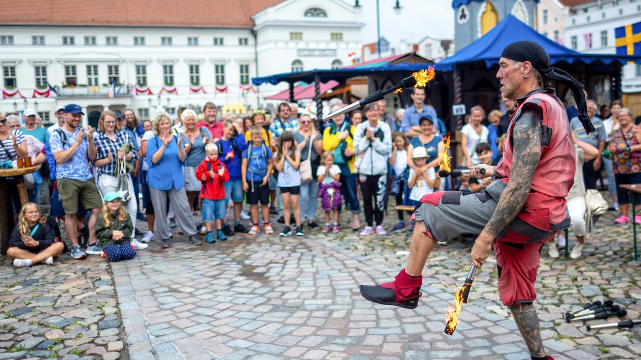 Tradition: Wismar lädt für Mitte August zum 22. Schwedenfest | ZEIT ONLINE