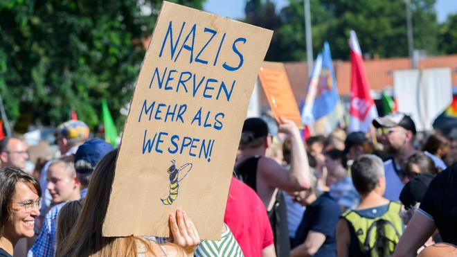 Celle: Mehr als 1000 Menschen protestieren gegen AfD-Parteitag | DIE ZEIT