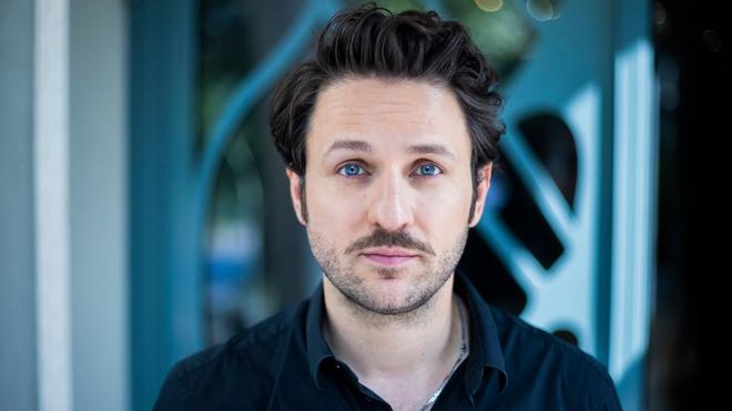 Leute: Dimitrij Schaad: "Mir antrainiert, über Gefühle zu sprechen ...
