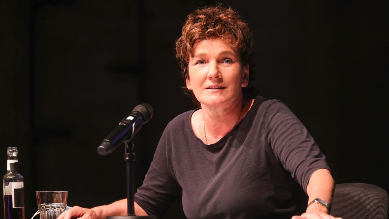 Theater: Karin Beier startet Antiken-Zyklus im Schauspielhaus | DIE ZEIT