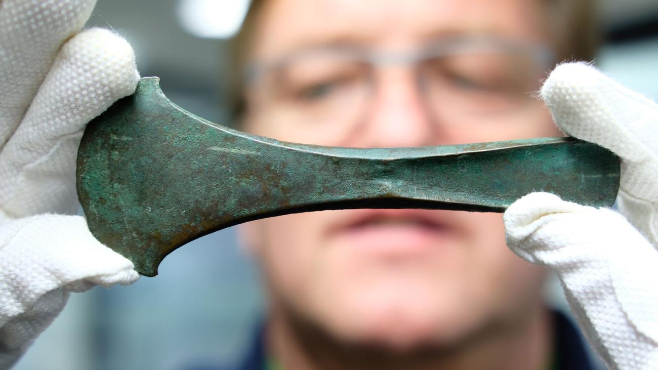 Archäologie: Frühbronzezeitliche Beile komplett geschmiedet | DIE ZEIT