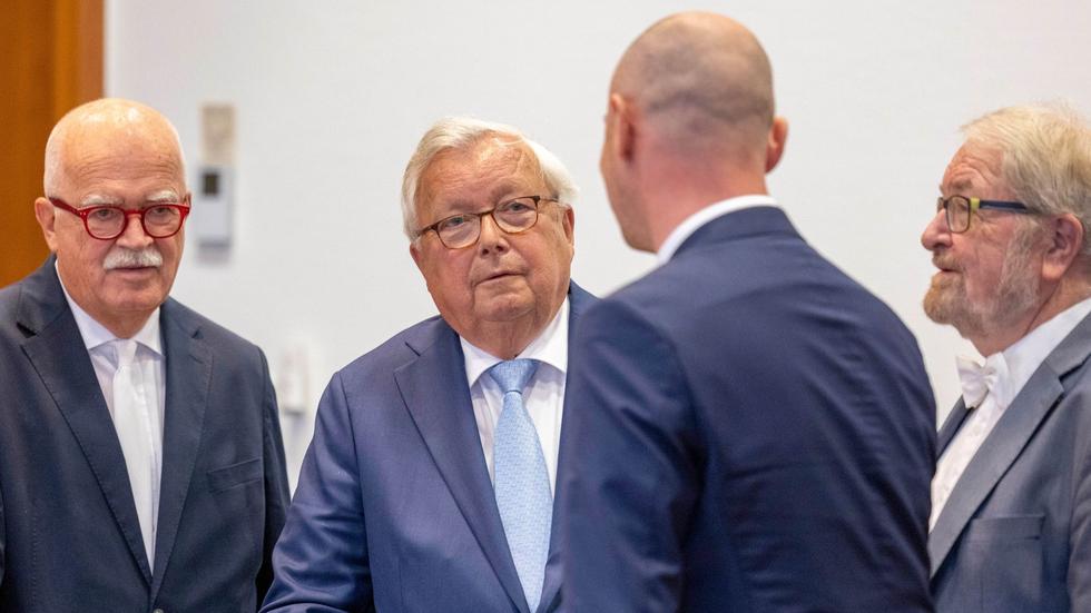 Prozesse: Hamburger Bankier Olearius äußert sich im Cum-Ex-Prozess ... Prozesse: Hamburger Bankier Olearius äußert sich im Cum-Ex-Prozess ...