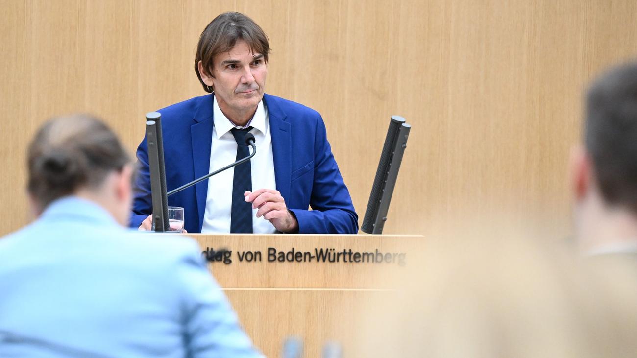 Untersuchungsausschuss: LKA-Präsident nimmt seinen Vorgänger in Schutz | DIE ZEIT