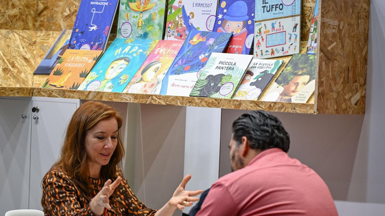 Literatur: Freiheit und Lächeln: Italien als Buchmessen-Gastland 2024 | ZEIT ONLINE