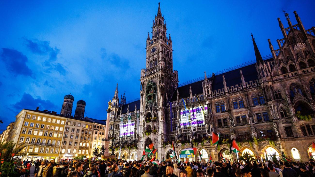 Demonstrationen: München lässt Rathausturm von Sicherheitsleuten ...