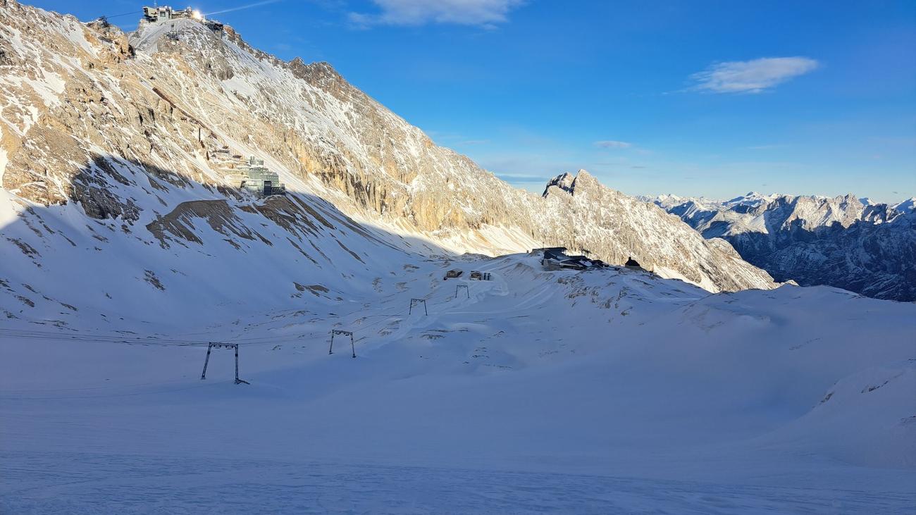 Alpinsport: Skifahren zum Saisonstart an der Zugspitze teurer | ZEIT ONLINE