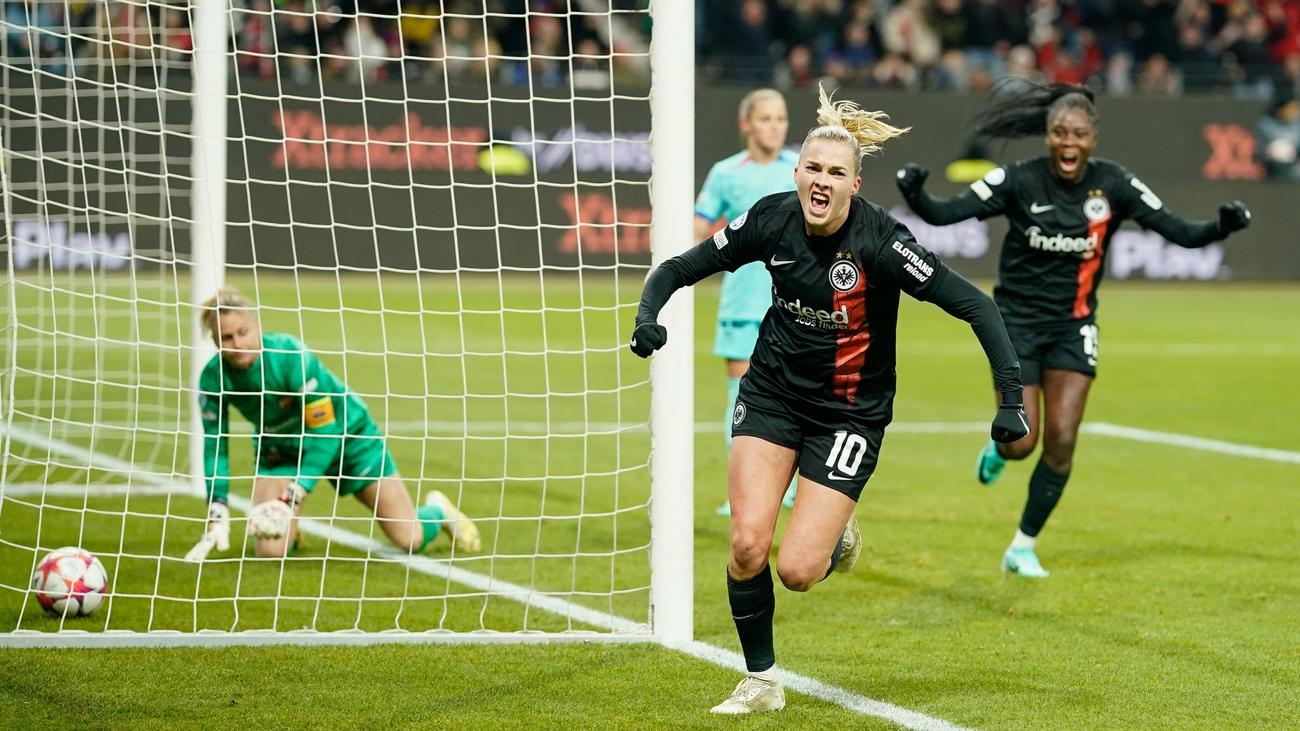 Fußball: Eintracht-Frauen unterliegen FC Barcelona | DIE ZEIT