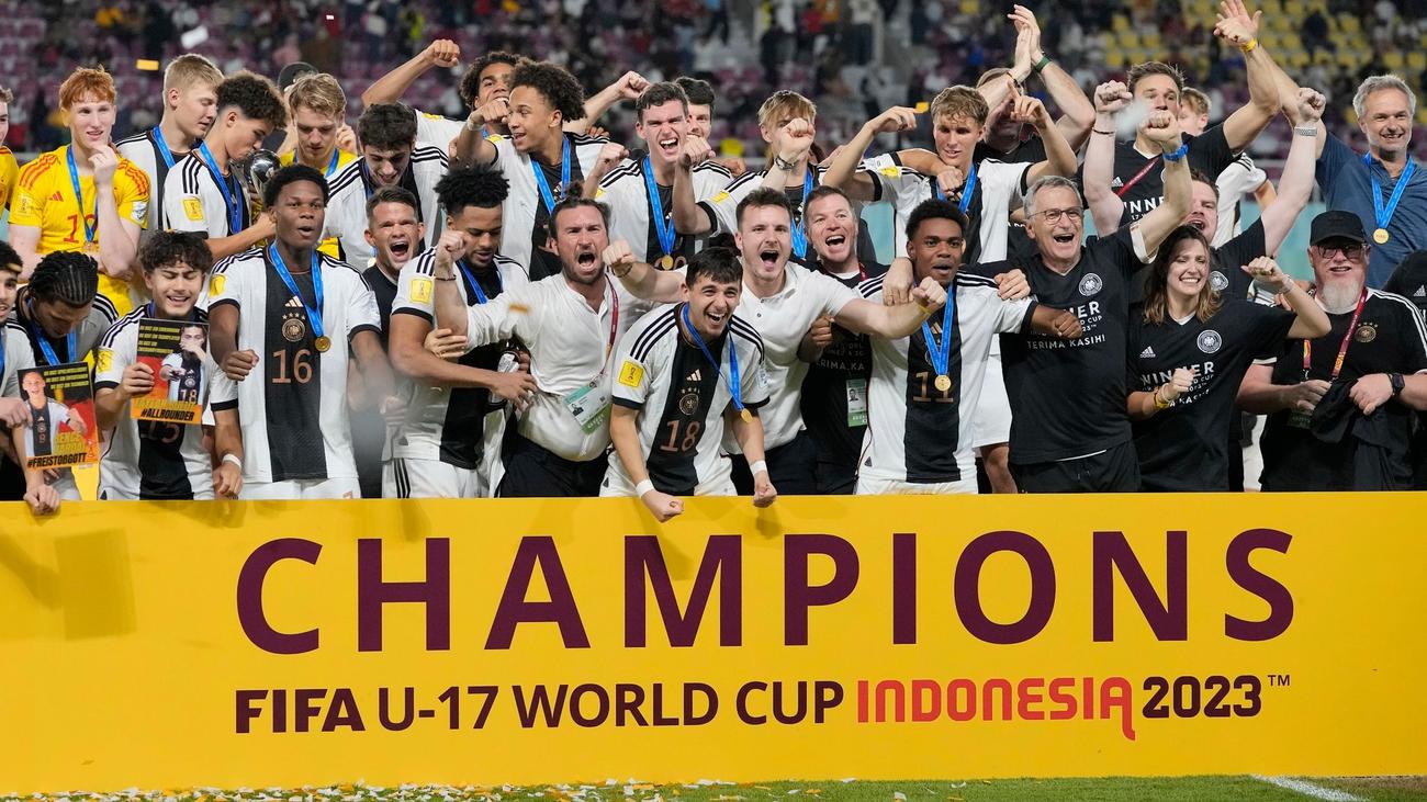 DFB-Junioren: Empfang für U17-Weltmeister - "Rückenwind für das EM-Jahr" | DIE ZEIT