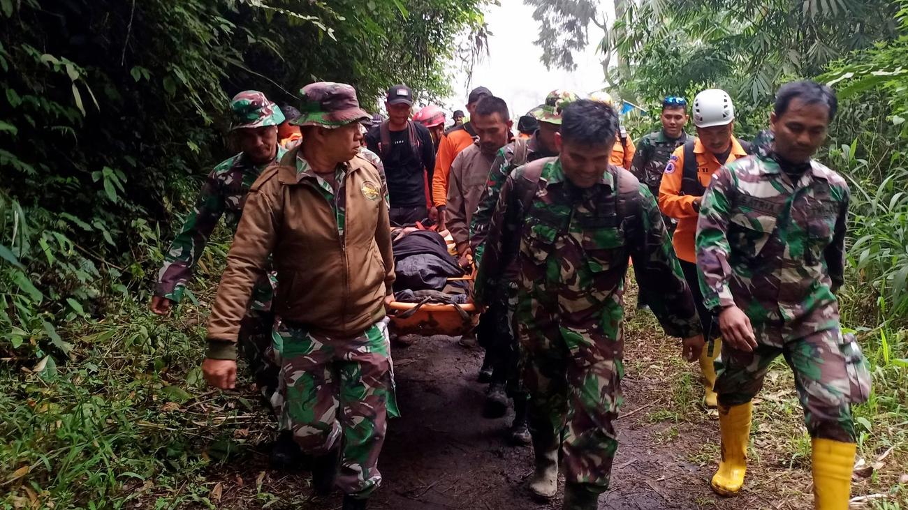 Naturkatastrophe: Zahl der Toten auf indonesischem Vulkan steigt | DIE ZEIT