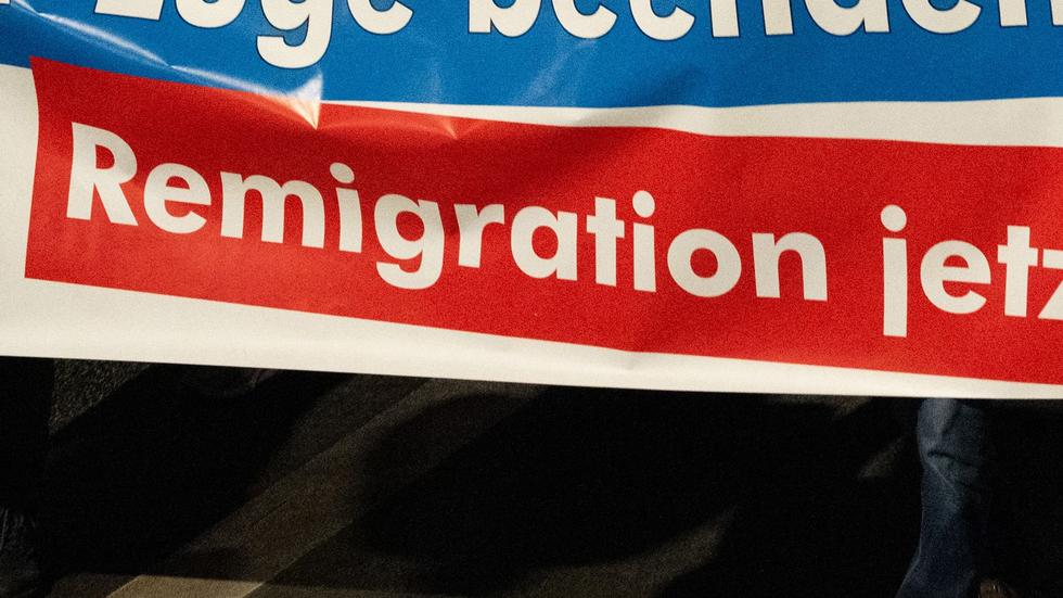 Gesellschaft: "Remigration" ist "Unwort des Jahres" 2023 | ZEIT ONLINE