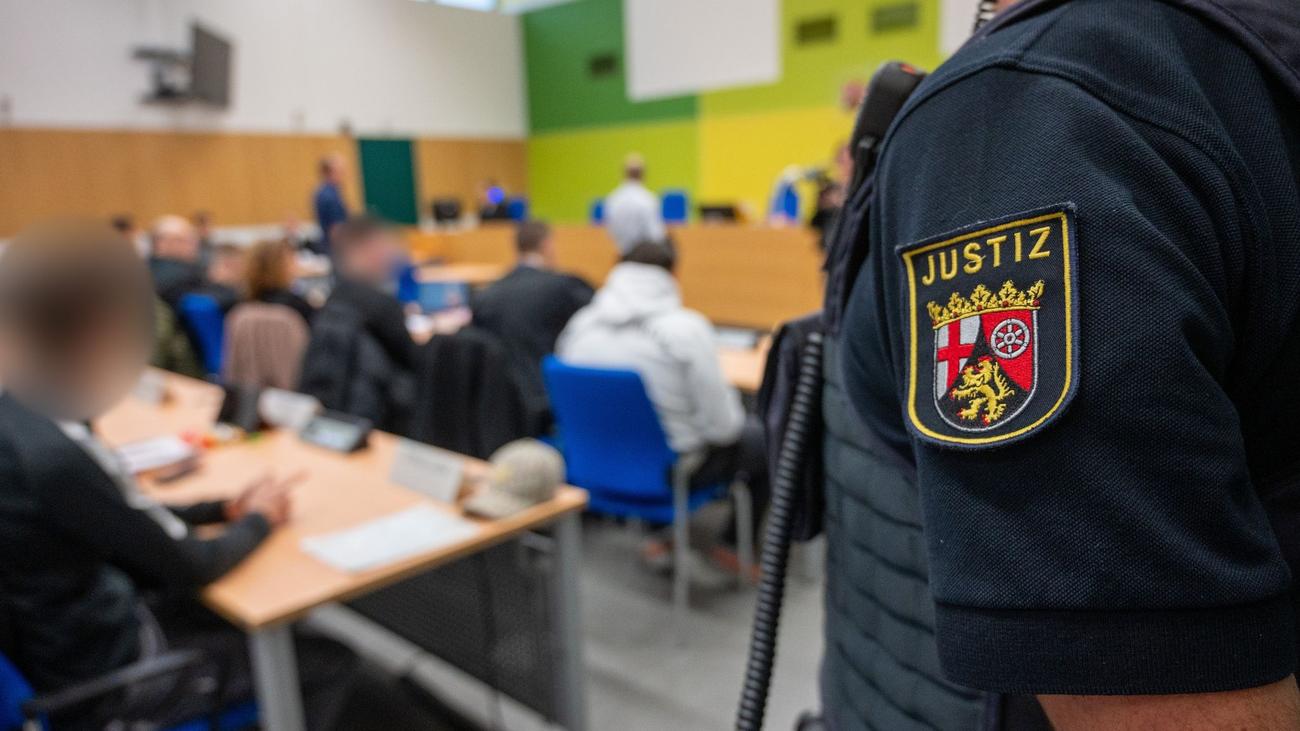 Prozesse: Prozess um Angriff auf Polizisten neigt sich dem Ende zu ... Prozesse: Prozess um Angriff auf Polizisten neigt sich dem Ende zu ...