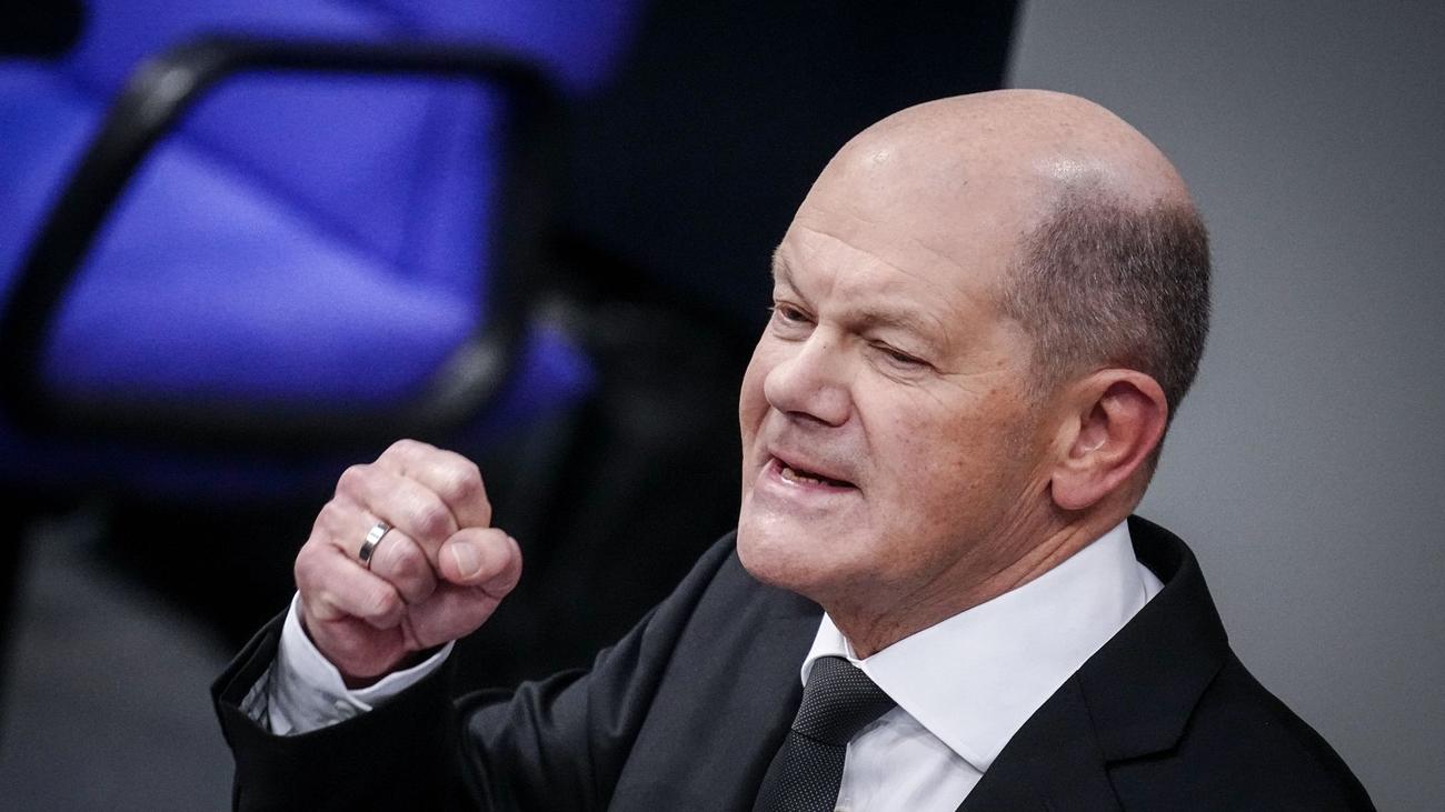 Generaldebatte: Bundestag als politischer Boxring: Scholz geht auf Merz ... Generaldebatte: Bundestag als politischer Boxring: Scholz geht auf Merz ...