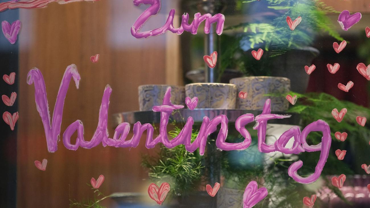 Brauchtum: Floristen bereiten sich auf Valentinstag vor | ZEIT ONLINE