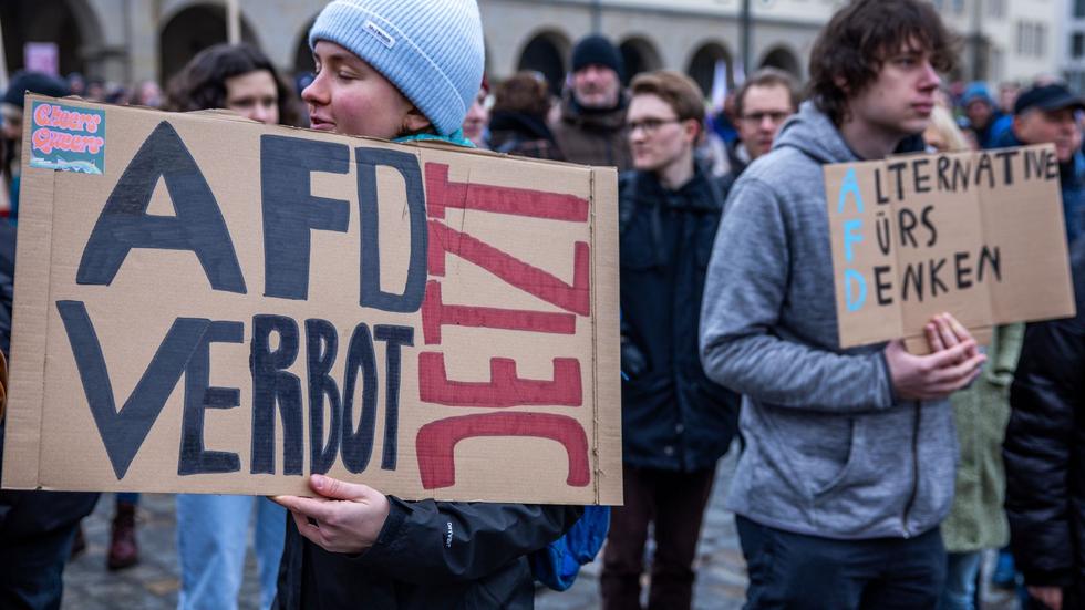 Debatte über Parteiverbot: AfD-Verbot? - Politiker und Juristen zeigen ...