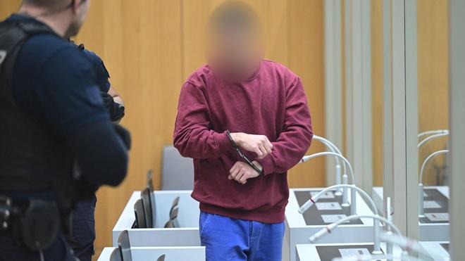 Kriminalität: Prozess um Handgranatenwurf: Lange Haftstrafe gefordert | ZEIT ONLINE