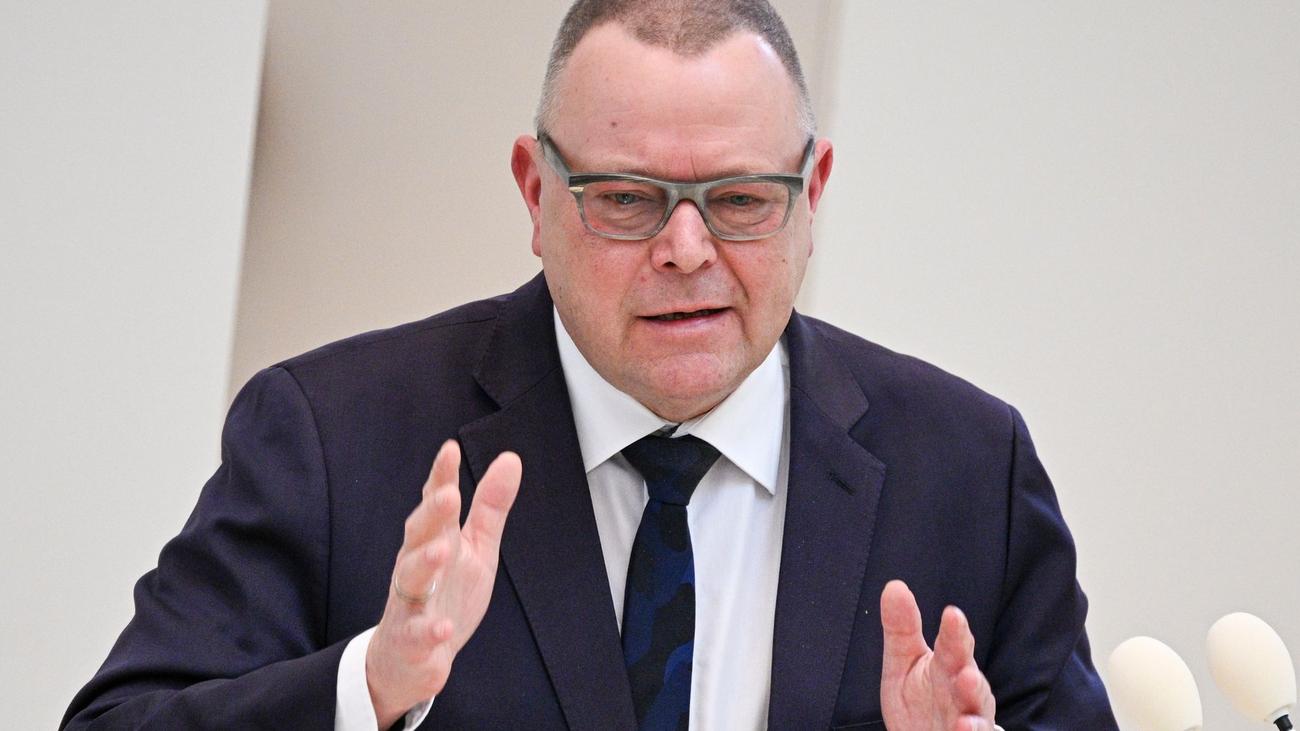 Innenminister: Stübgen warnt vor wachsender Gefahr durch ... Innenminister: Stübgen warnt vor wachsender Gefahr durch ...