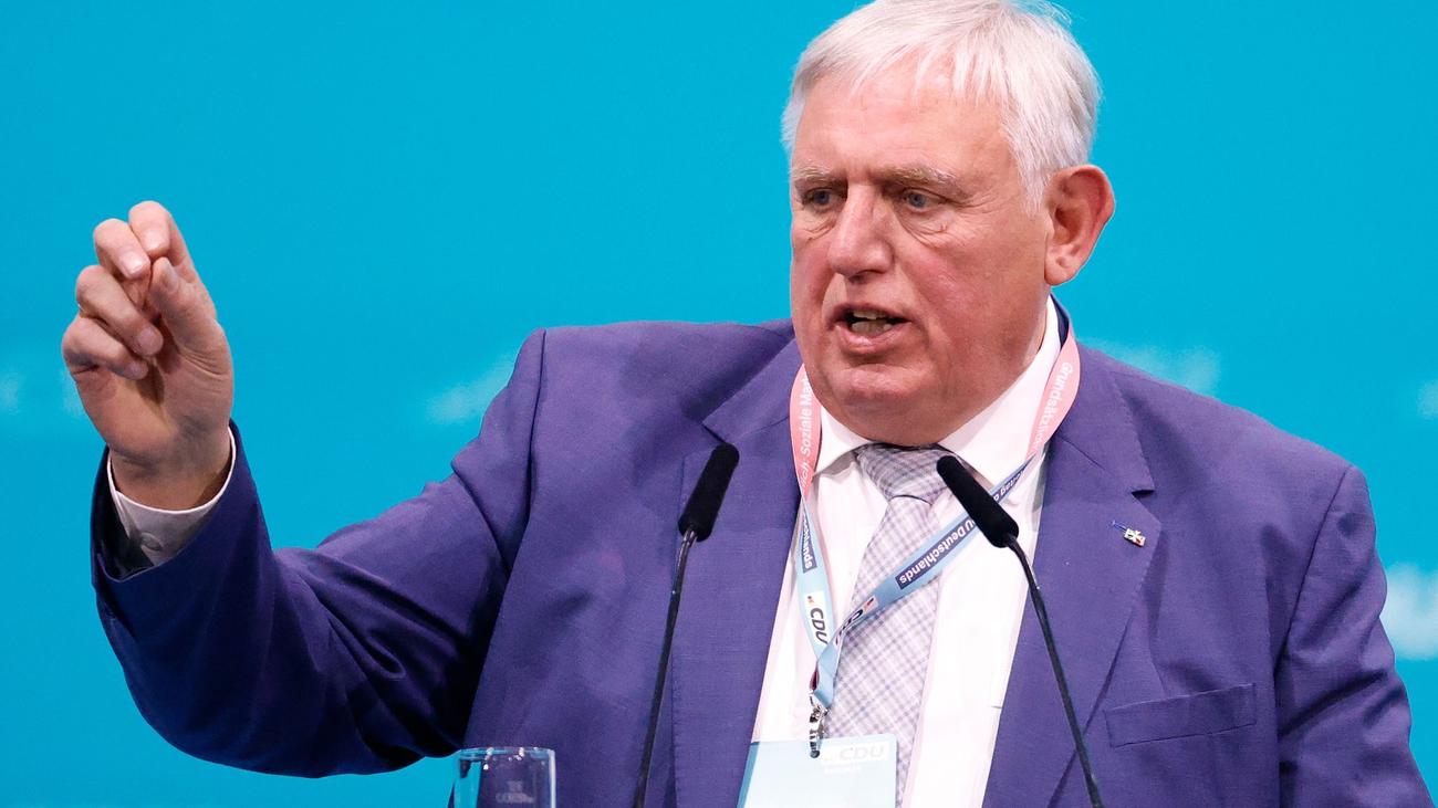 Parteien: Laumann mit bestem Ergebnis als CDU-Bundesvize | DIE ZEIT