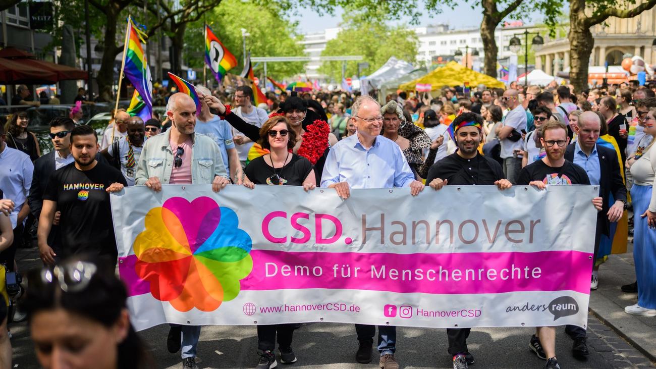 Gesellschaft: Polizei zieht nach CSD Bilanz: Störungen und Anfeindungen ...