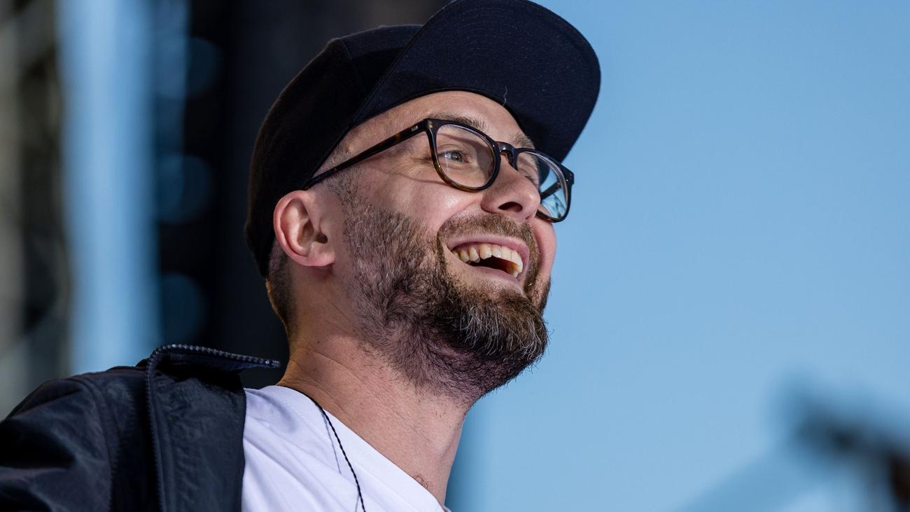 Pokalfinale: FCK-Fan Mark Forster hofft auf "kosmische Fügung" | DIE ZEIT