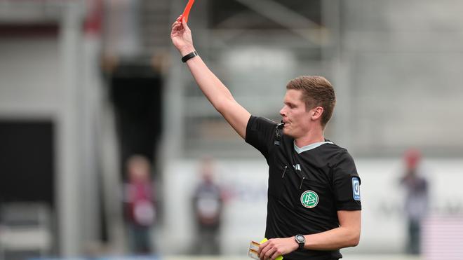 Fußball: Schiedsrichter Exner pfeift künftig in der Bundesliga | DIE ZEIT