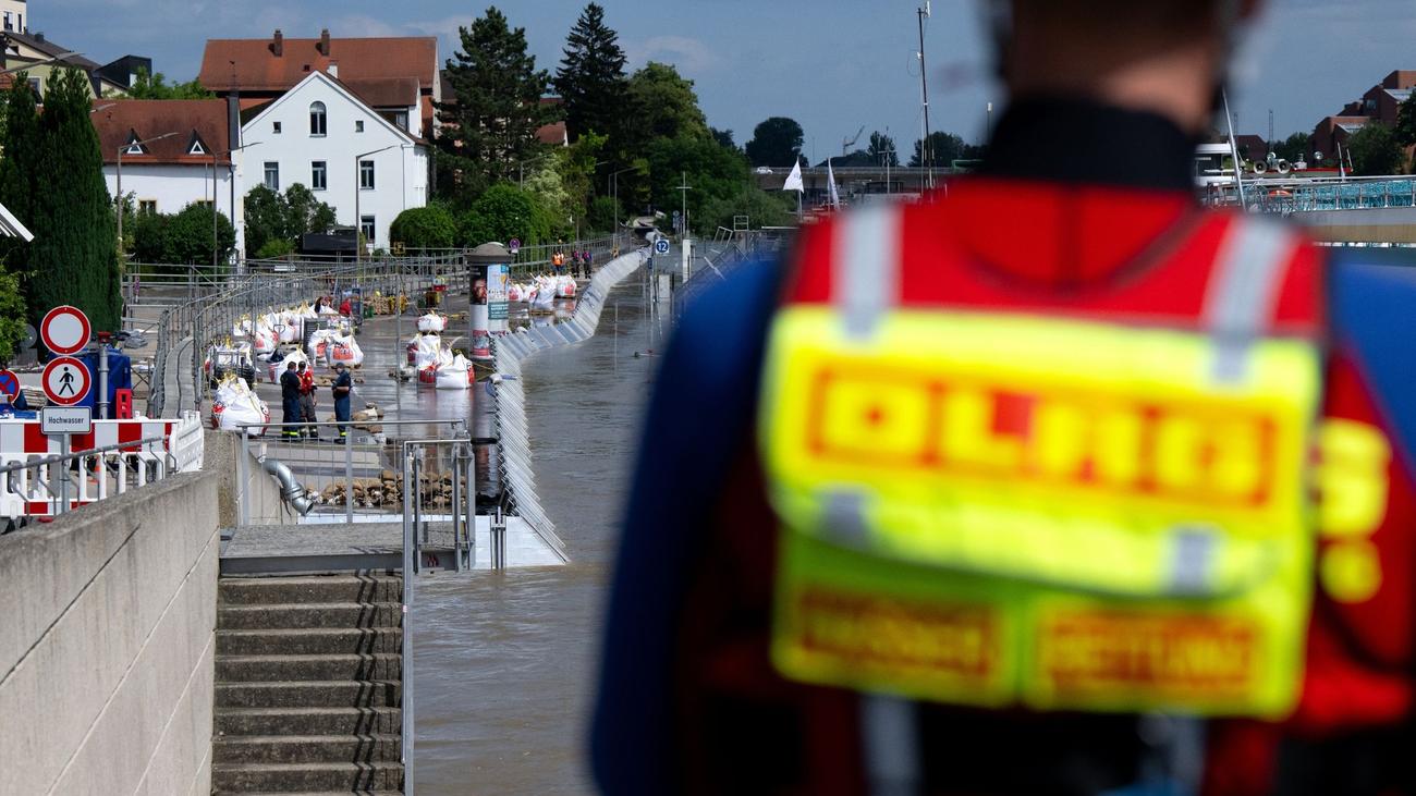 Notfälle: Hochwasserlage in Regensburg bleibt angespannt | DIE ZEIT