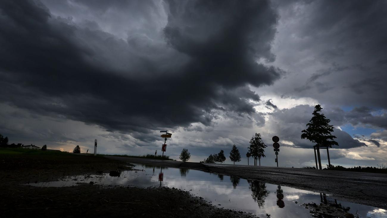 Vorhersage: Gewitter und Regen im Süden, Wind im Norden | DIE ZEIT