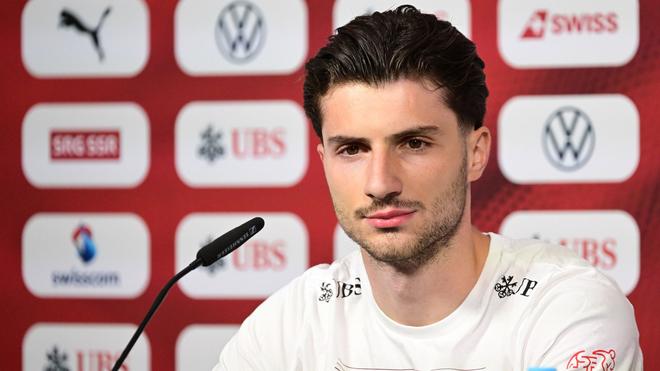 Fußball: "Kann schnell gehen": Der steile Aufstieg von Stergiou | DIE ZEIT