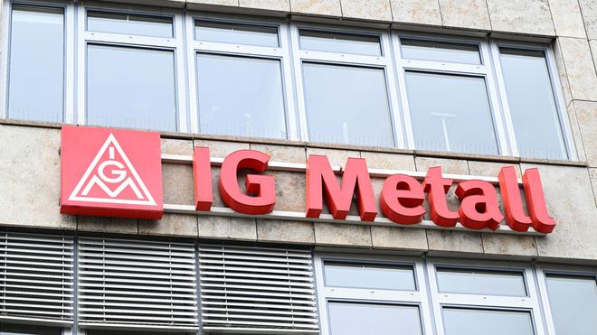 Gewerkschaften: Metall-Tarifrunde: Sieben Prozent mehr Geld gefordert ...