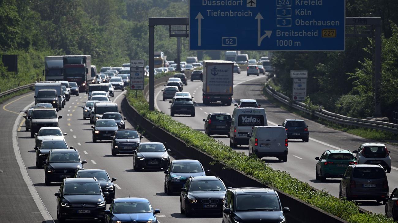 Stau: Start der Sommerferien sorgt für volle Straßen und Züge | DIE ZEIT
