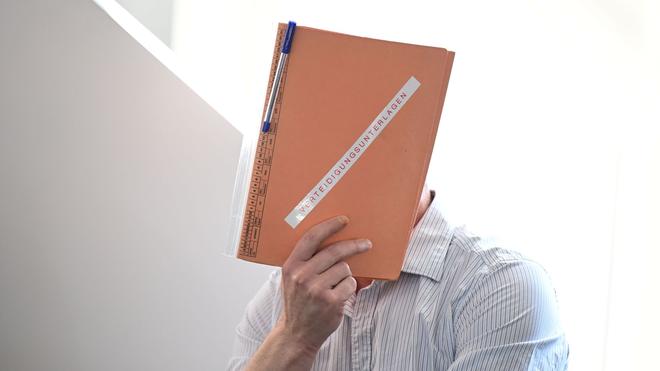 Gericht: Partnerin erstochen? - Mann wegen Totschlags vor Gericht | DIE ...