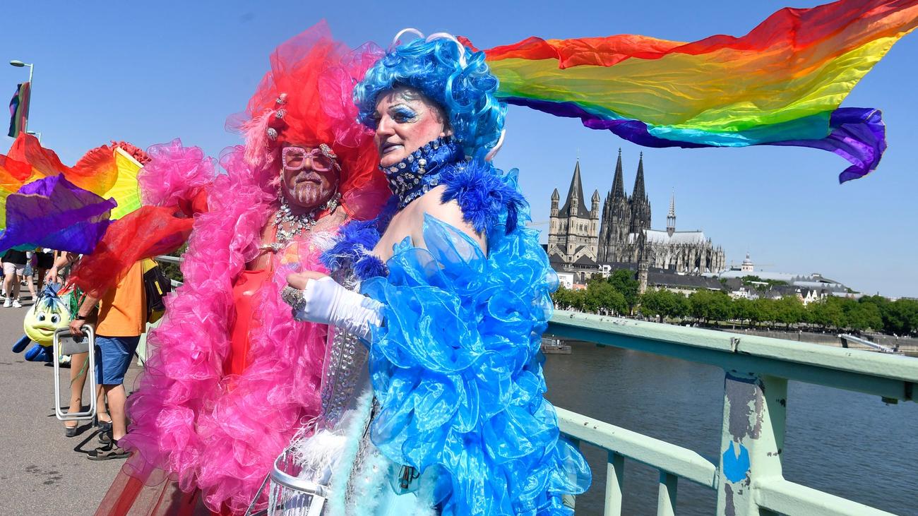 Cologne Pride: CSD-Demonstration zieht durch Köln | DIE ZEIT