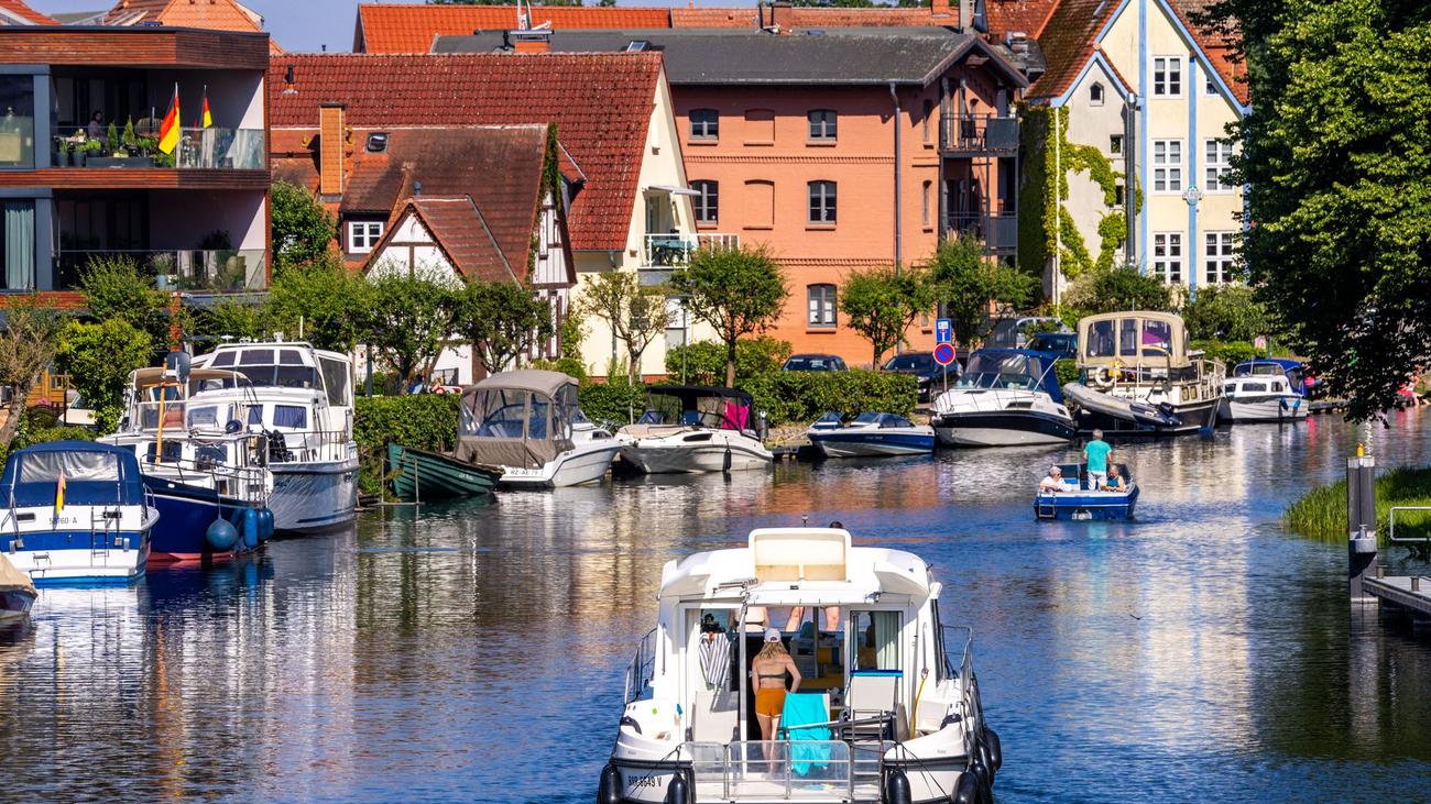 Sommertheater: Burgfestspiele in Plau gehen in zweite Halbzeit | ZEIT ...