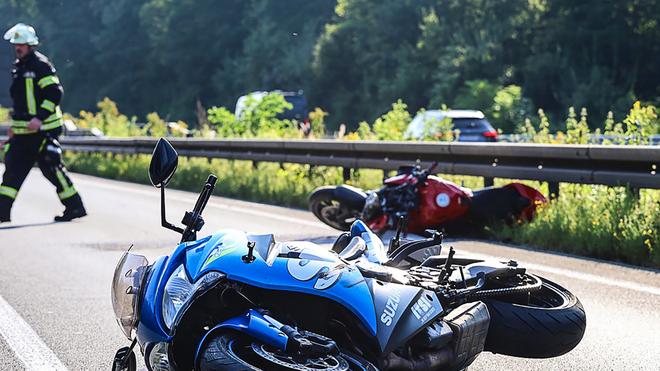 Motorradunfall: Ein Toter bei Sturz von drei Motorradfahrern auf A45 | ZEIT ONLINE