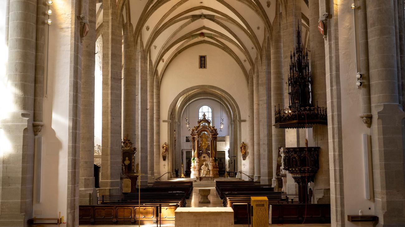 Katholische Kirche: Eichstätter Dom nach Sanierung feierlich wiedereröffnet | ZEIT ONLINE