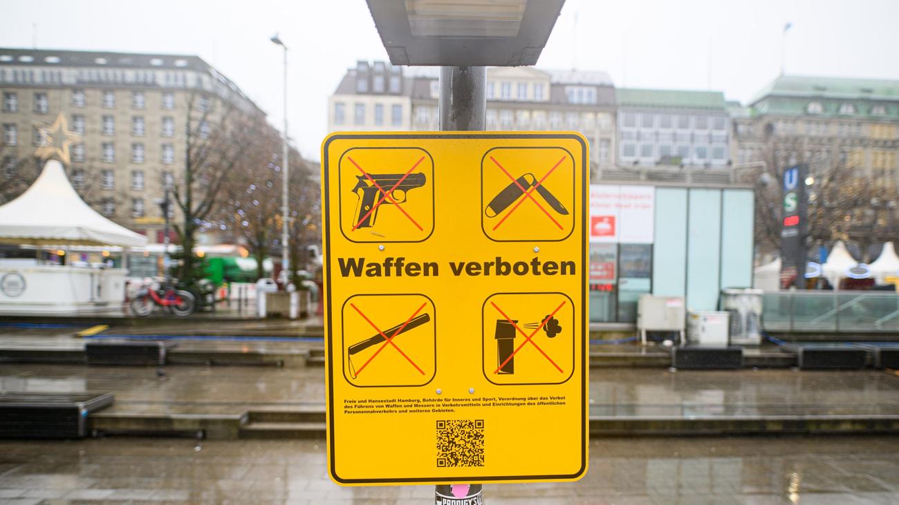 Waffenverbot im ÖPNV: Messerverbot im Hamburger Nahverkehr - Hohe ...