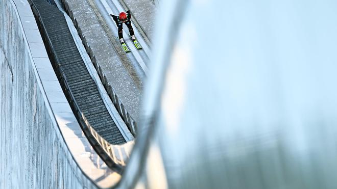 Wintersport: Die Duelle der deutschen Skispringer beim Neujahrsspringen ...