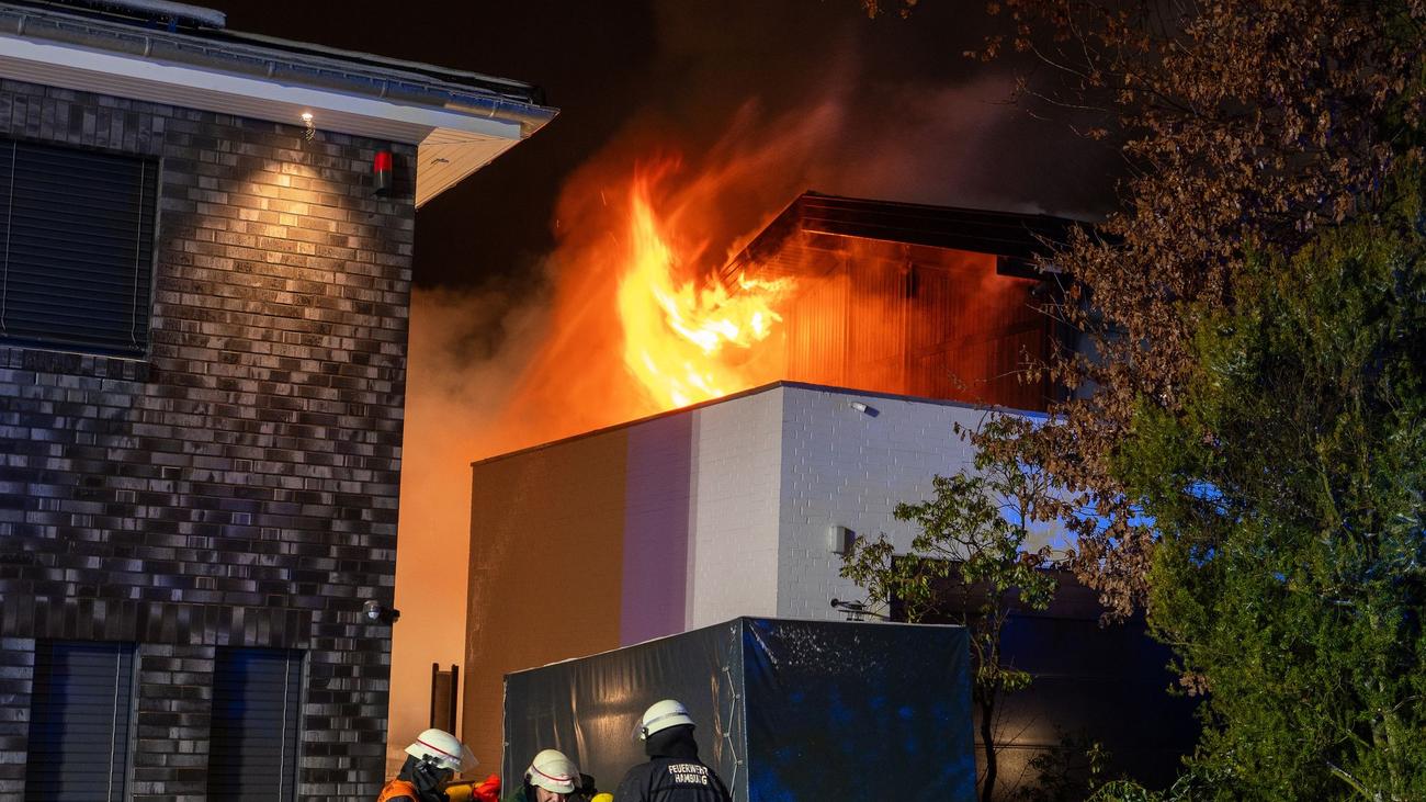 Brand: Zwei Bewohner bei Feuer in Einfamilienhaus schwer verletzt | DIE ZEIT