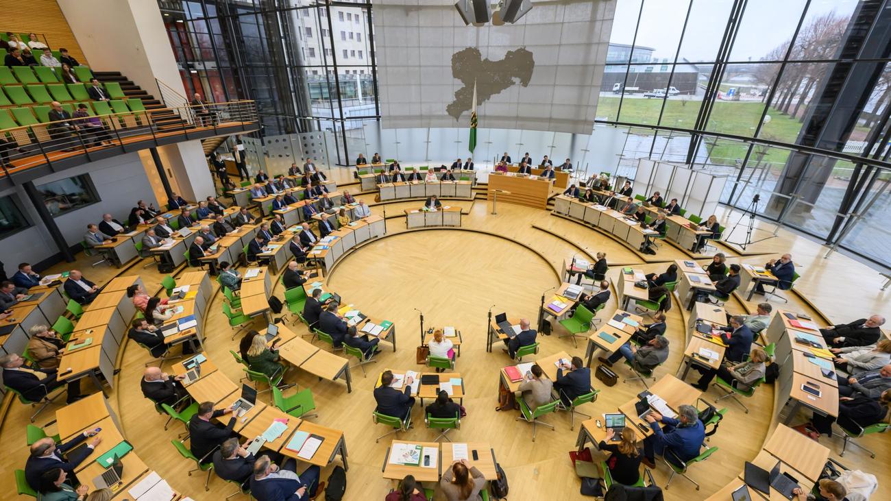 Landtag: Landtag setzt Gremien und Ausschüsse ein | DIE ZEIT