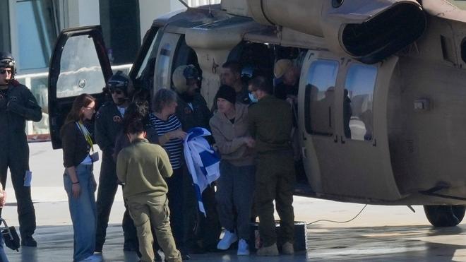 Konflikte: Weitere Geiselübergabe in Gaza an Rotes Kreuz begonnen | DIE ...