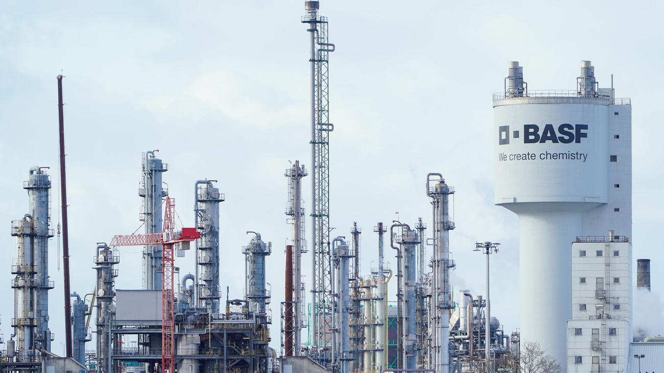 Weltgrößter Chemiekonzern: Milliardendeal: BASF verkauft Geschäft mit ...