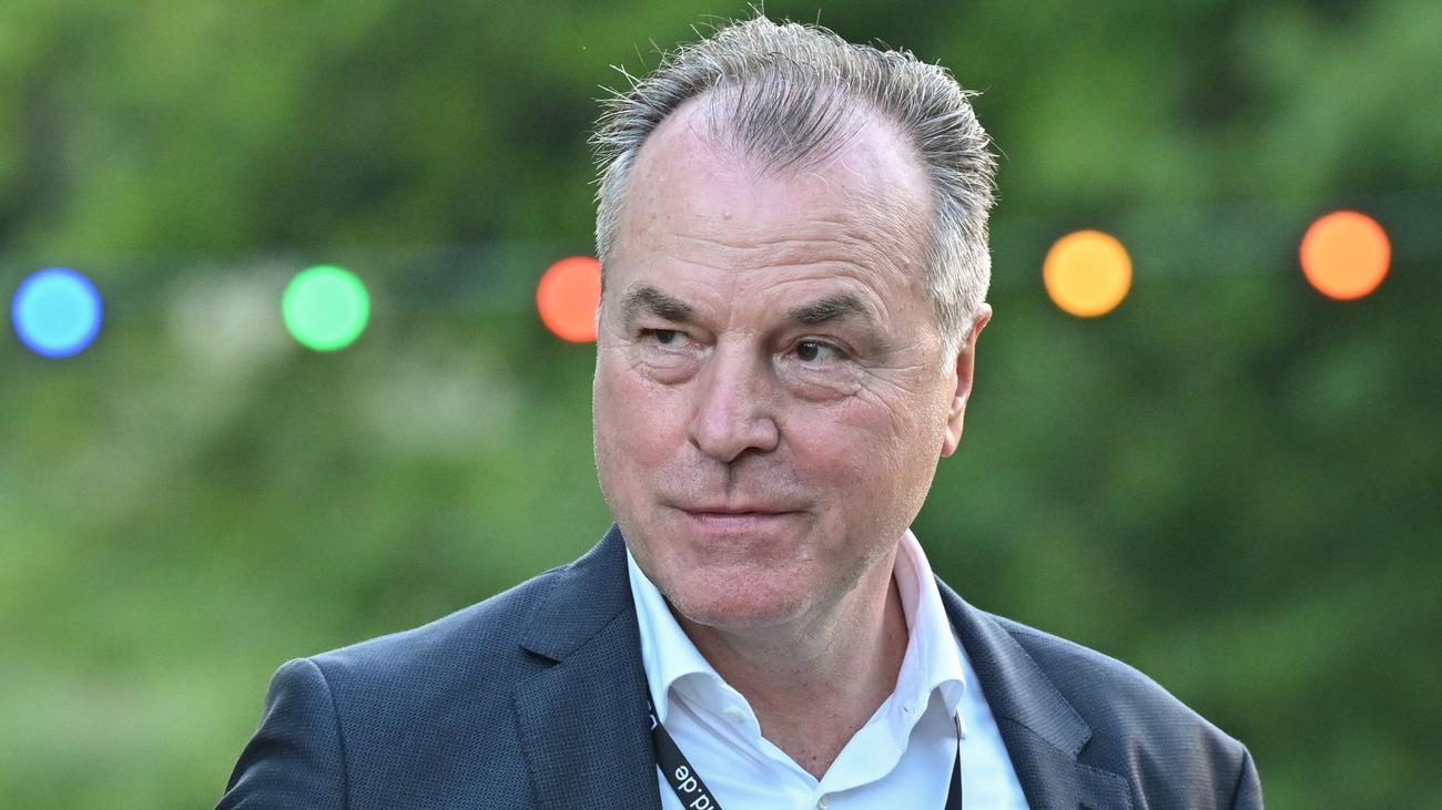 Bürokratieabbau: Tönnies beklagt Lähmung der Wirtschaft durch ...