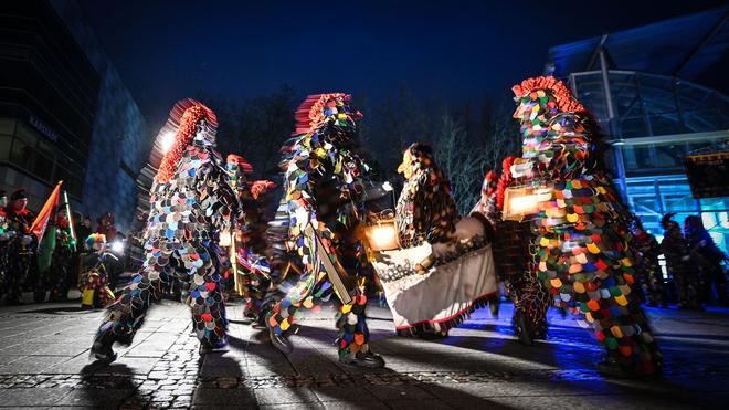Brauchtum: Narren starten in heiße Phase der Fastnacht | DIE ZEIT
