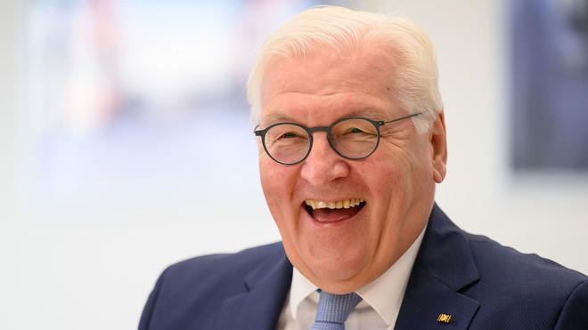 "Ortszeit" Deutschland: Steinmeier würdigt Miteinander in Stadtallendorf | DIE ZEIT