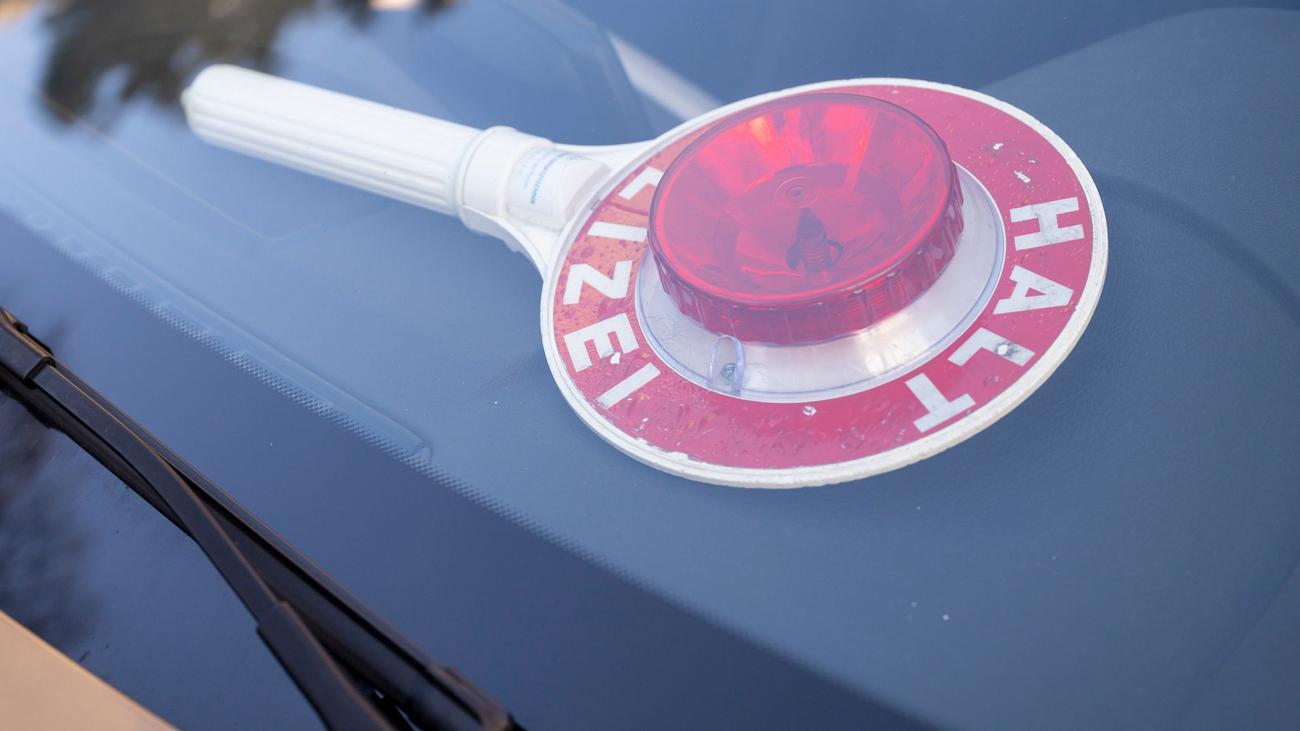 Verkehr: Tempo 200 - Polizei jagt Motorradfahrer | DIE ZEIT