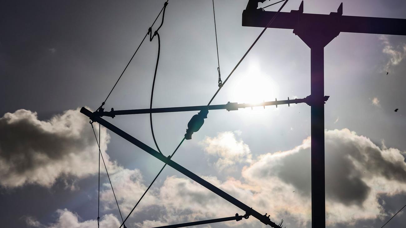 Unfall: Arbeiter durch Stromschlag am Bahnhof schwer verletzt | DIE ZEIT